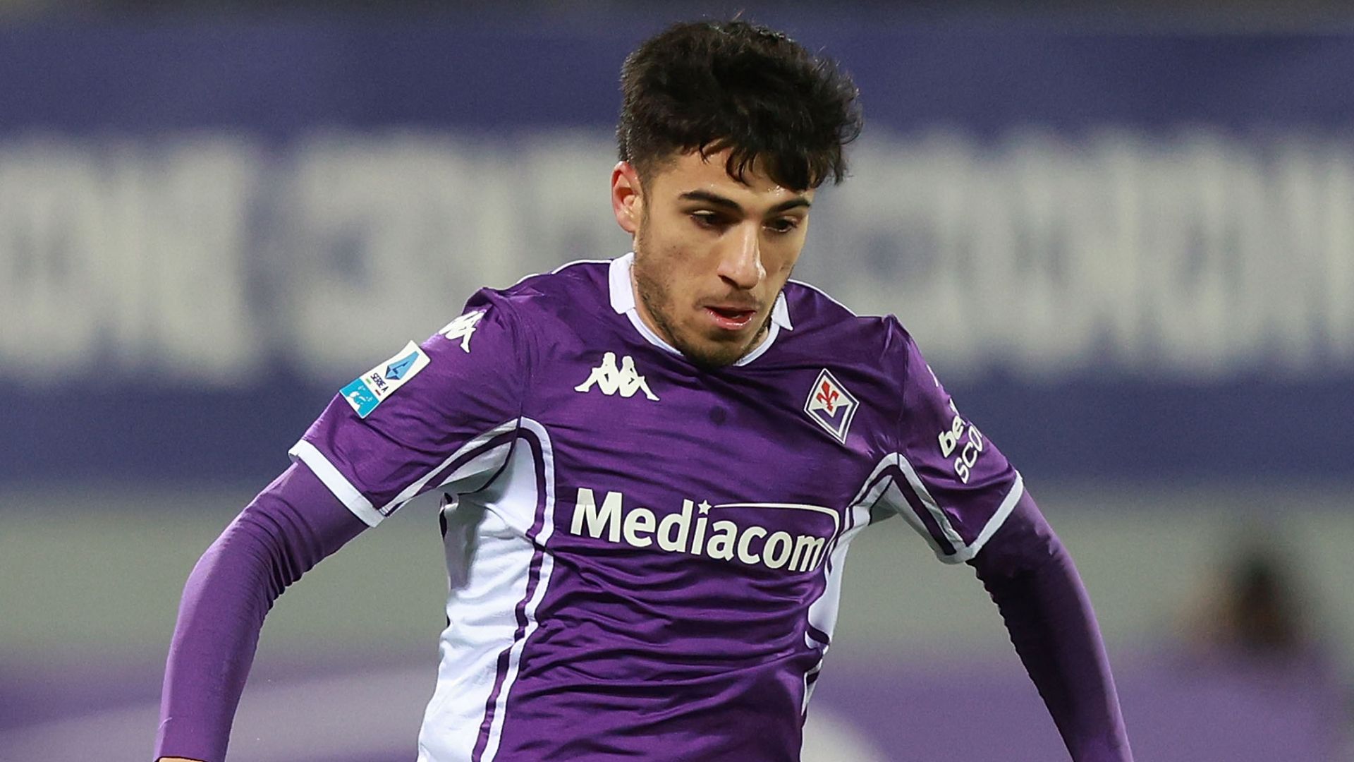 Fiorentina, grave infortunio per Parisi: costretto ad uscire in barella ...