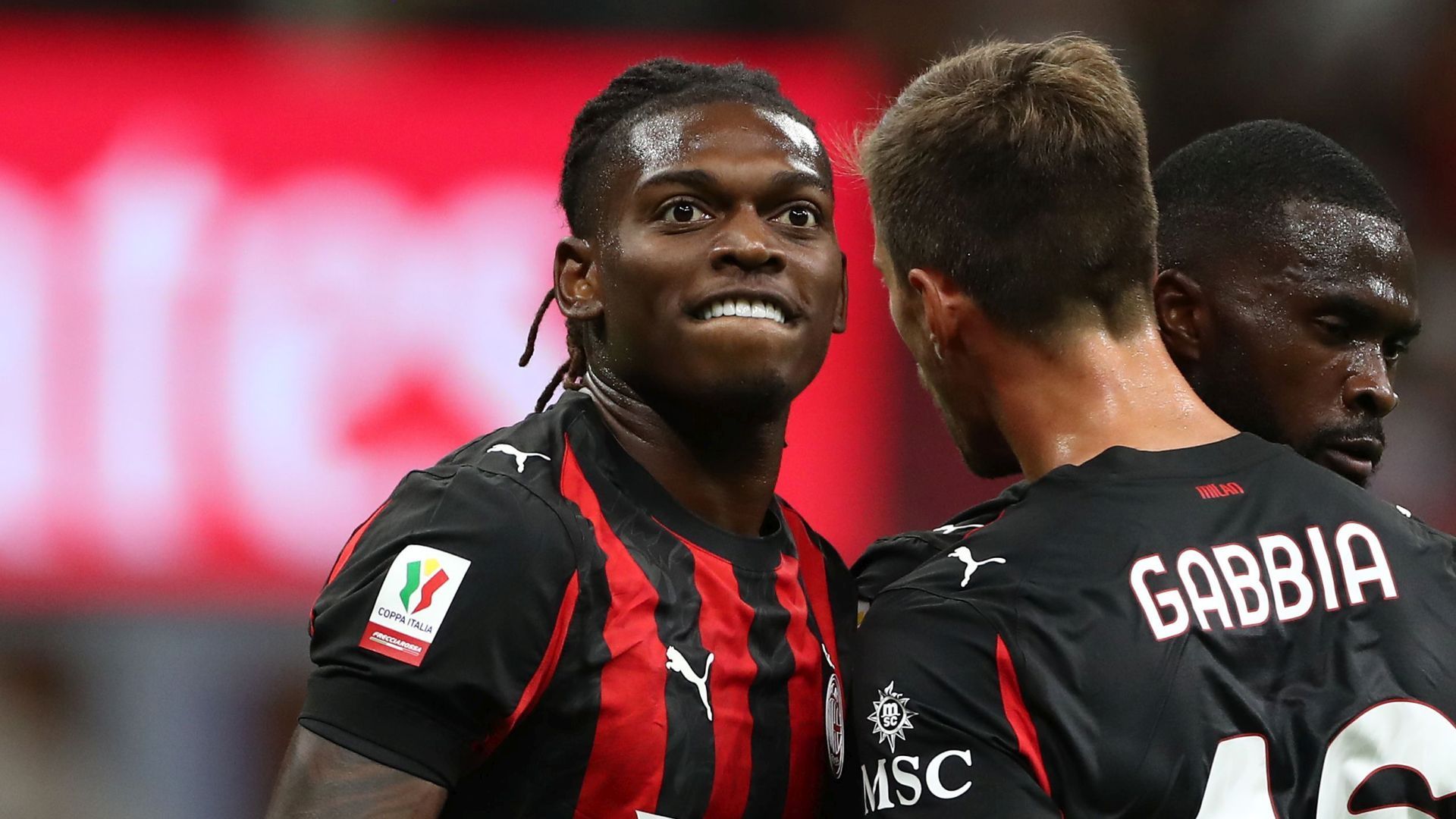 Milan-Bari, Leao esce per infortunio: le condizioni | Calciomercato