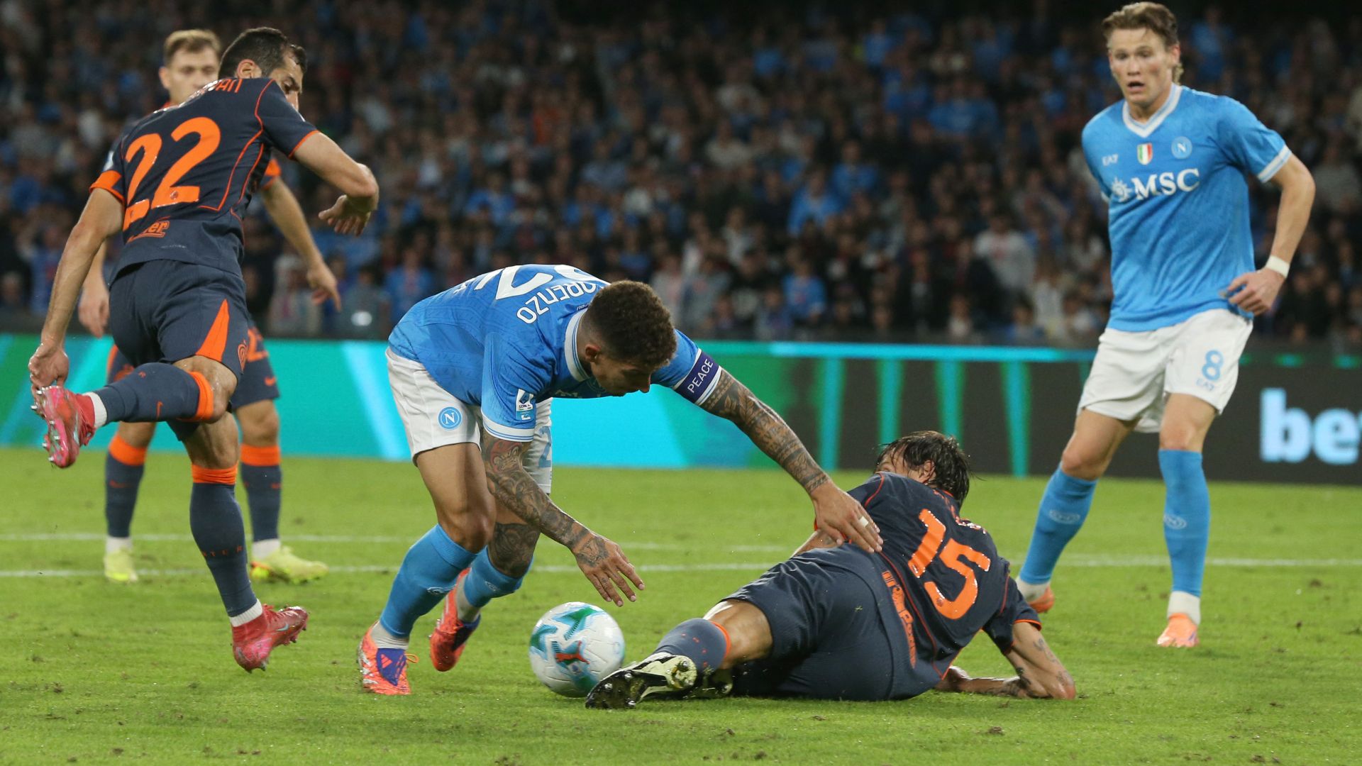 Napoli-Inter, la moviola: rigore per contatto Mkhitaryan-Di Lorenzo ...