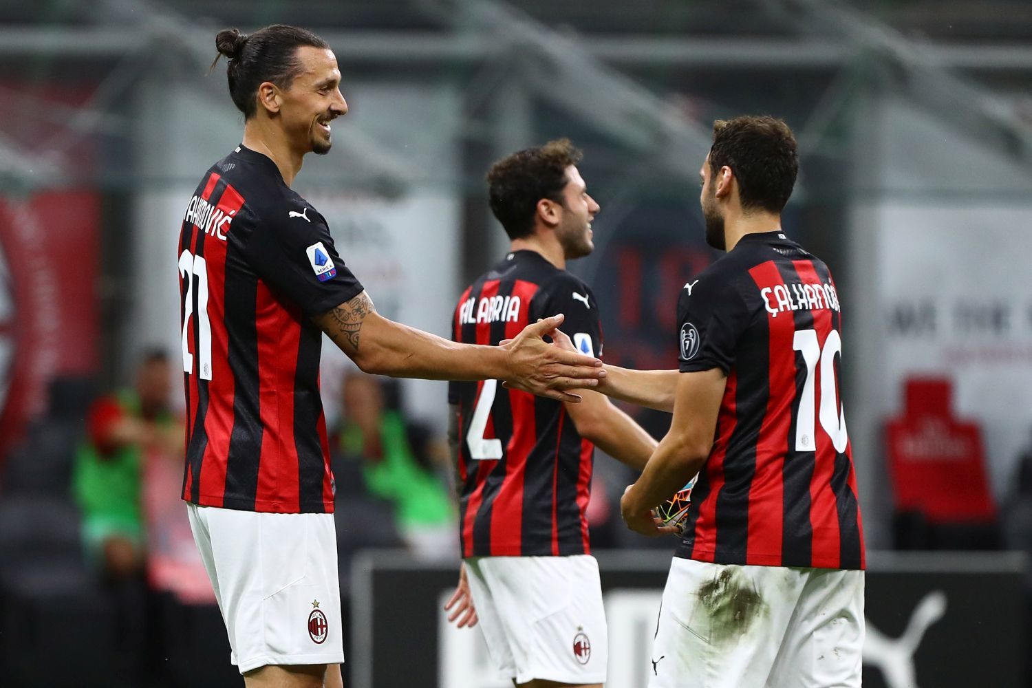 Milan, il giornalista tifoso: 'Ibra ha appeso le frasi di Calhanoglu ...