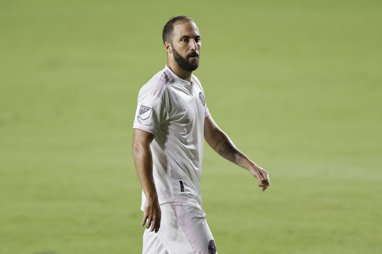 Higuain: 'Grasso, pelato, barbone... con me non parlano mai di calcio ...