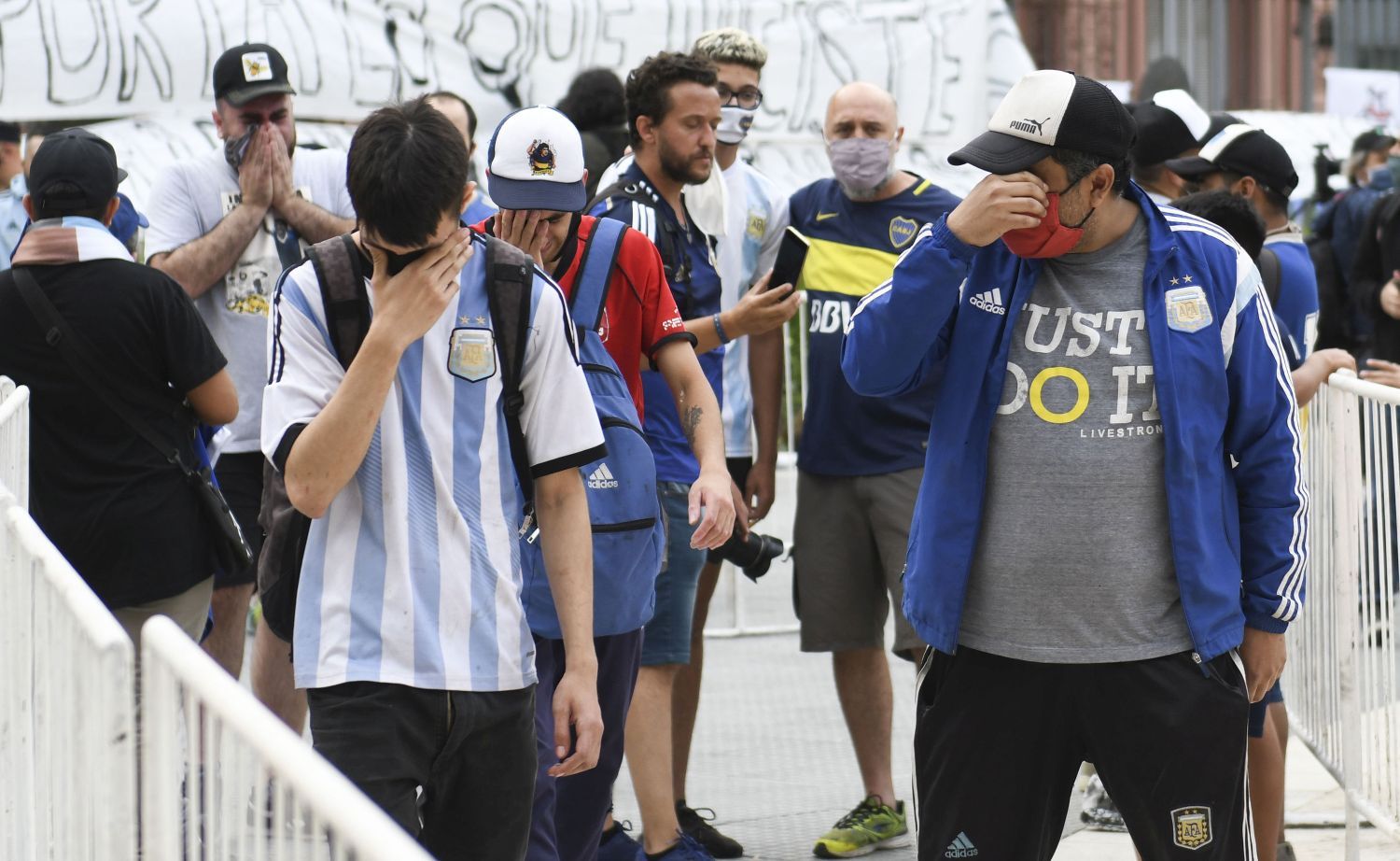 Maradona: camera ardente alla Casa Rosada, centinaia di tifosi in coda ...