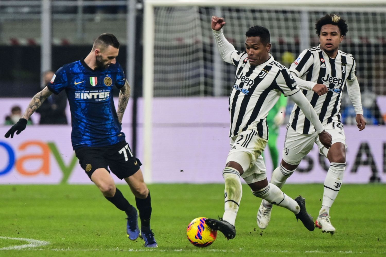 Alex Sandro, la pazienza dei tifosi è finita: il declino è inesorabile ...