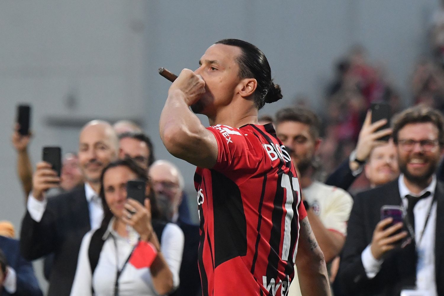 Il solito Ibra in vacanza: nuovo look e gran fisico, è pronto a tornare ...