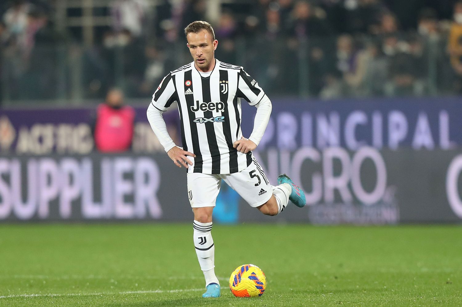 Juve, cosa manca per Arthur al Valencia: nodi ingaggio e passaporto ...