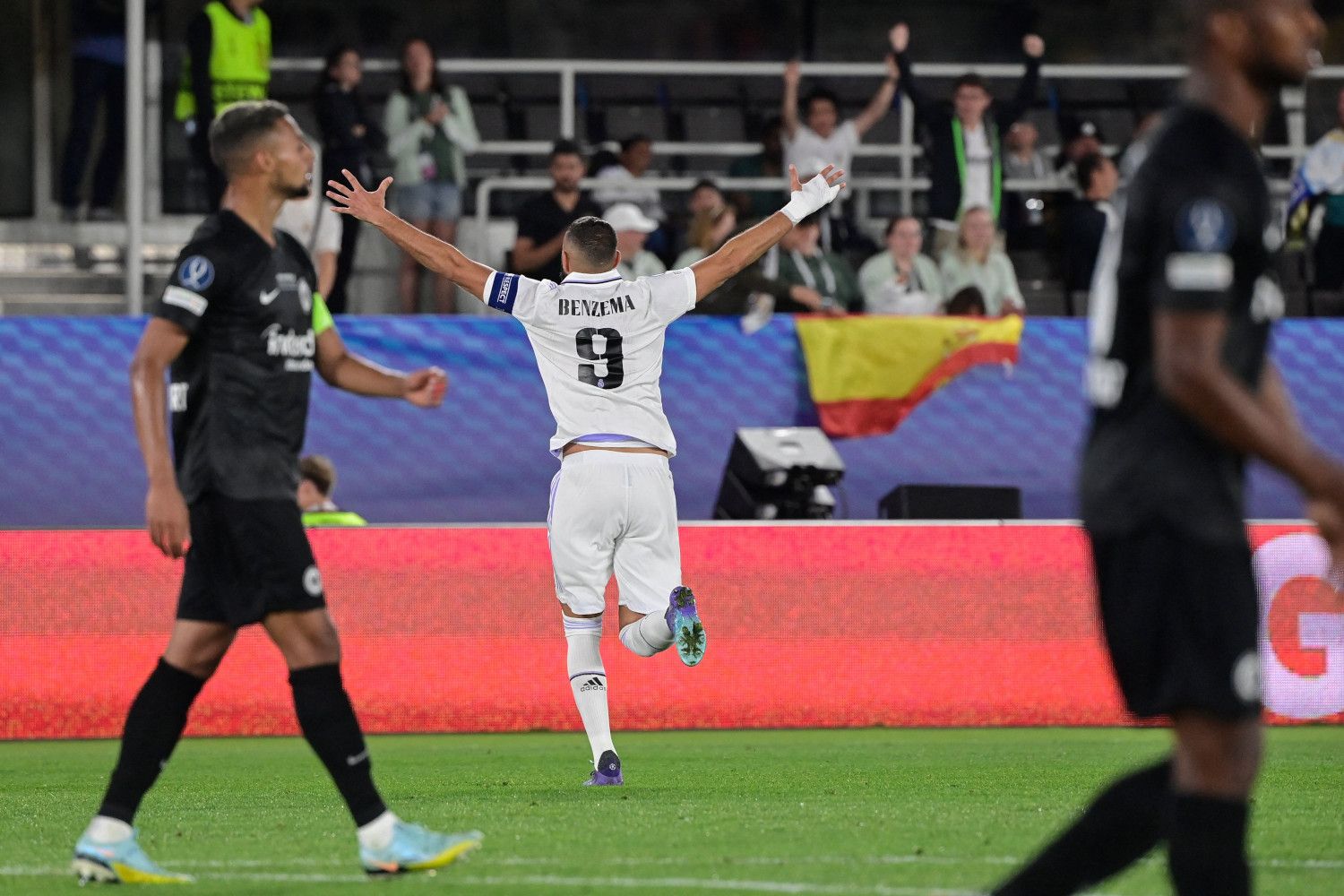 Real Madrid, Benzema e la sua Ferrari da 5 milioni di euro VIDEO ...