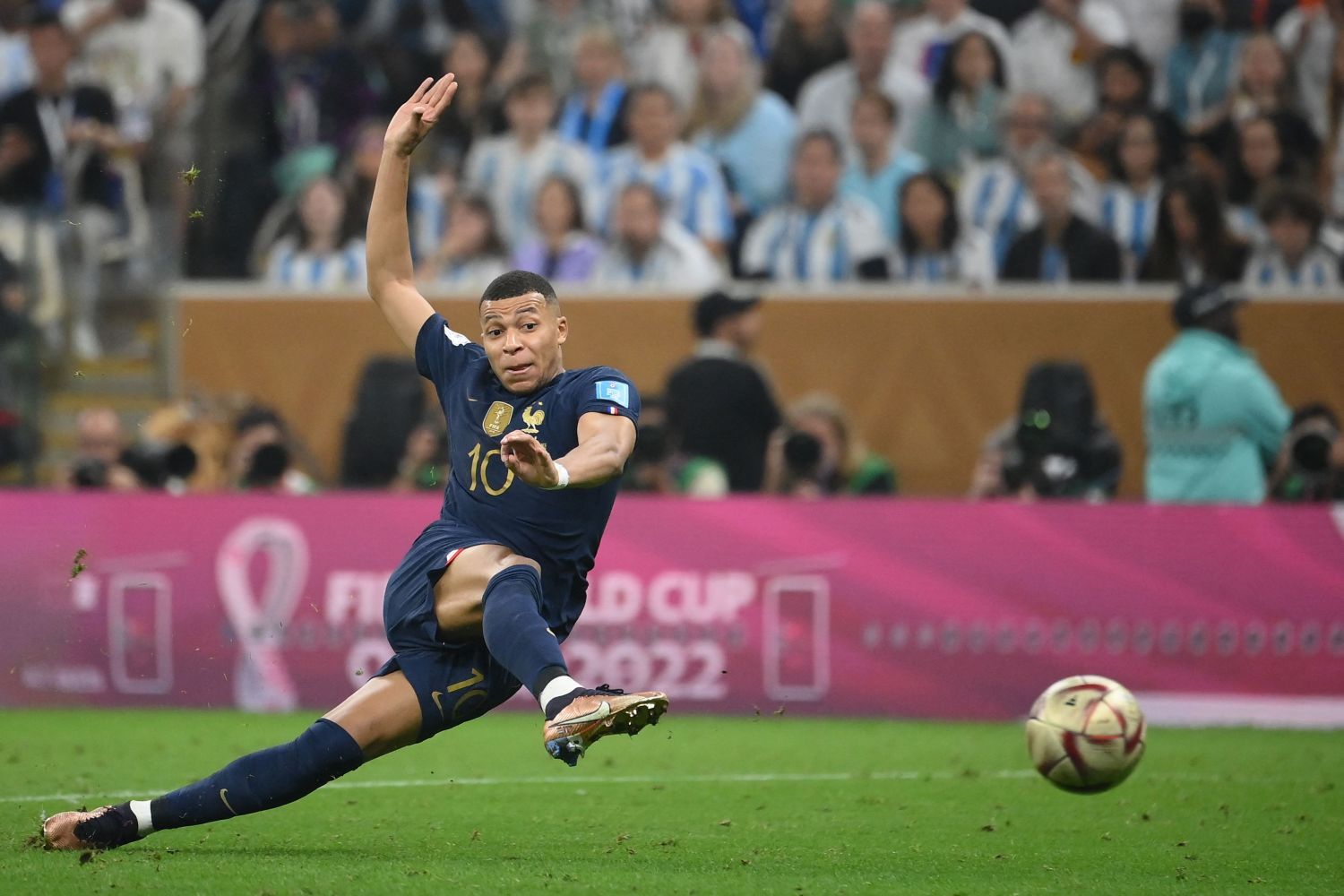 Mbappé da urlo: tripletta in finale. Solo una volta era successo ...