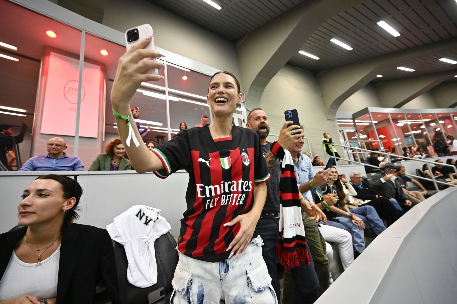 La tifosa del Milan Bianca Balti: 'Mia figlia scelse di vivere con il ...