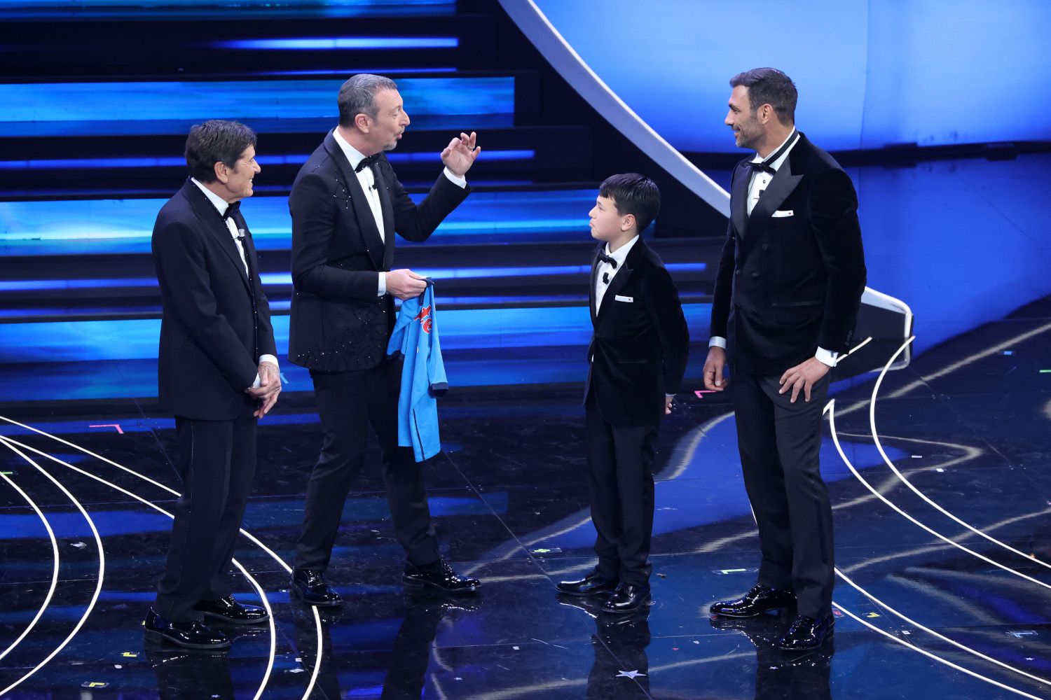 L'interista Amadeus e i bambini a Sanremo, altro siparietto dopo la ...