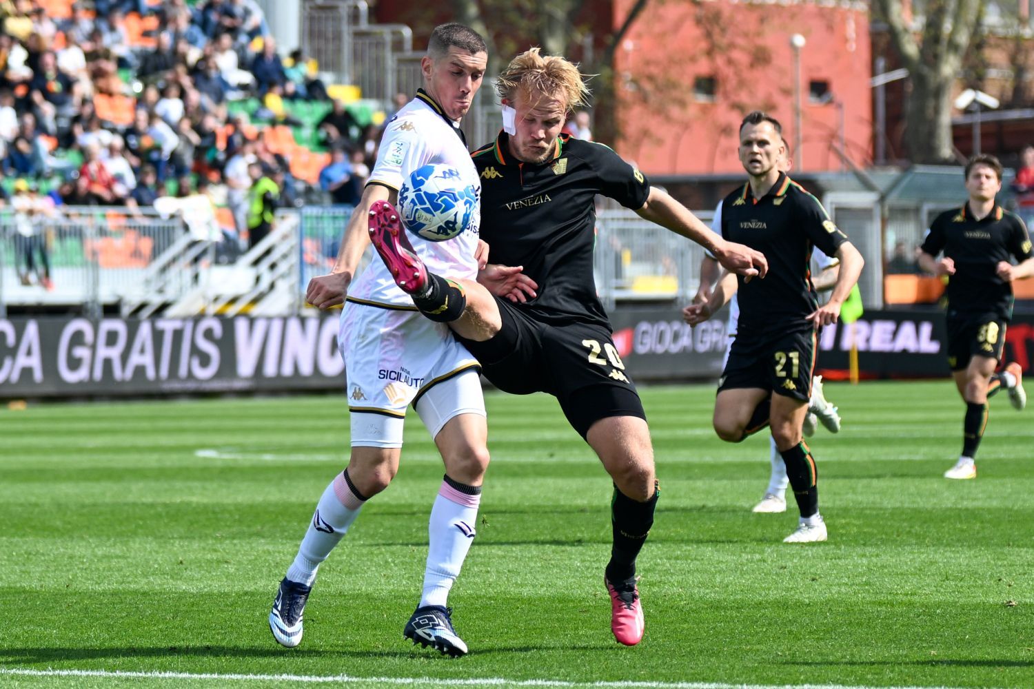 Serie B, si ferma il Venezia: non basta Pohjanpalo, il Modena strappa ...