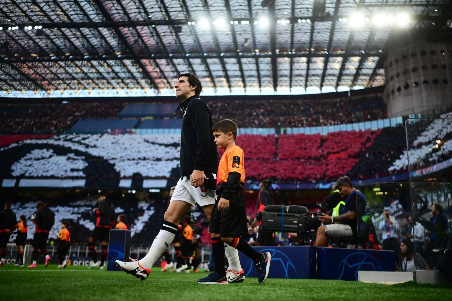 Uefa: finale di Champions League 2027 a San Siro con la "condizionale ...