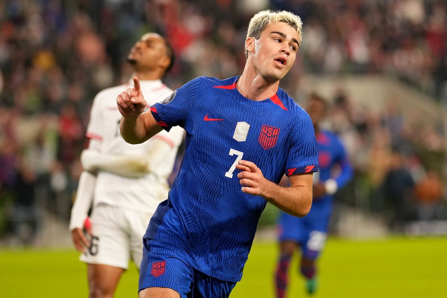 Fiorentina, chi è Giovanni Reyna: dal legame con Van Bronckhorst al ...