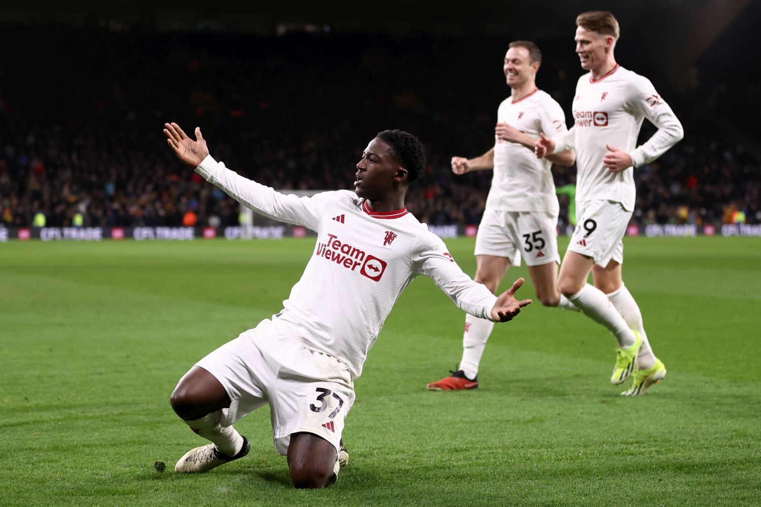 Premier League: pazzo 4-3 United, decide Mainoo al 97'. Un punto per il ...