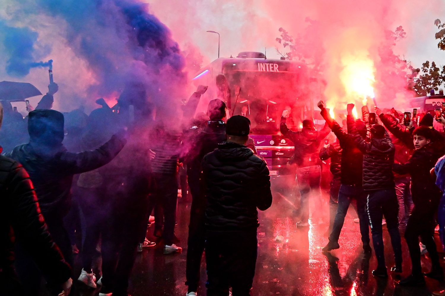 Guardia di Finanza - Caos ultras Inter e Milan, il video delle ...