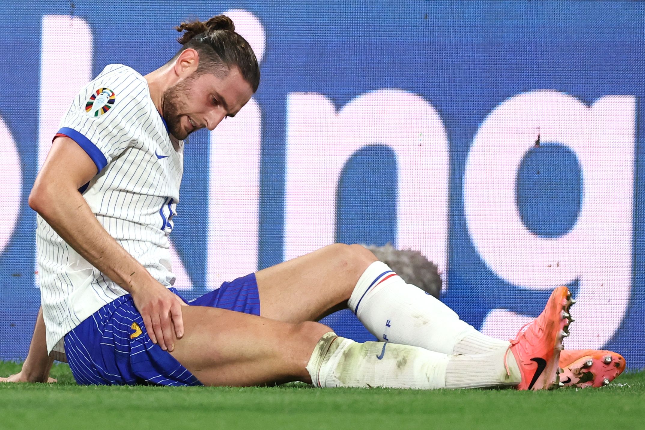 Rabiot cade nella rete di Yamal: il centrocampista saltato secco dallo ...