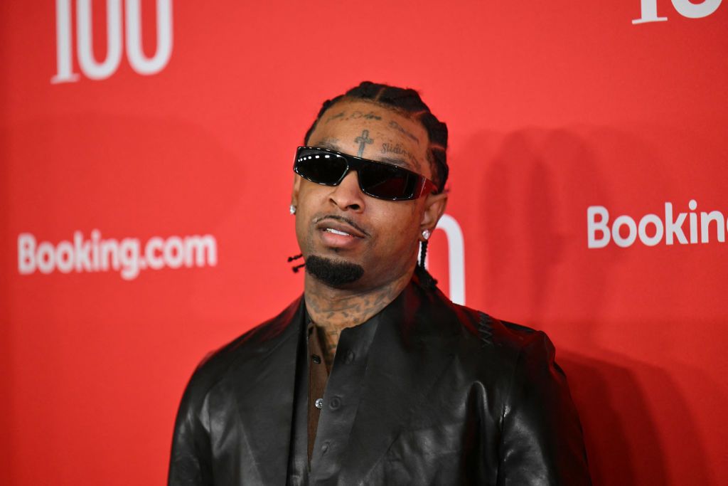 Chi è 21 Savage, il rapper che si é esibito con la maglia della ...