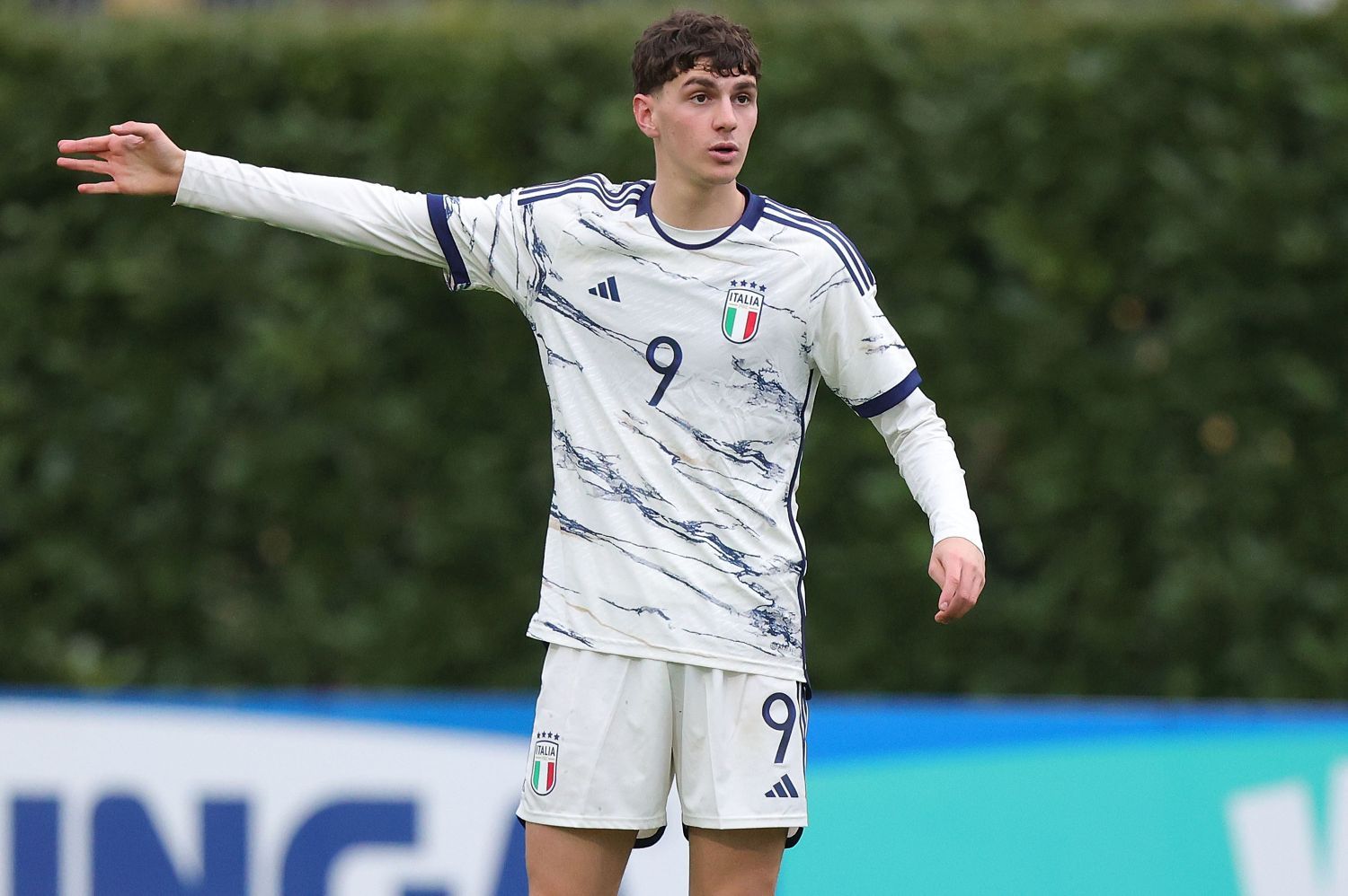 Lorenzo Anghelè celebra l'esordio con la Juventus: 'Un sogno che si ...