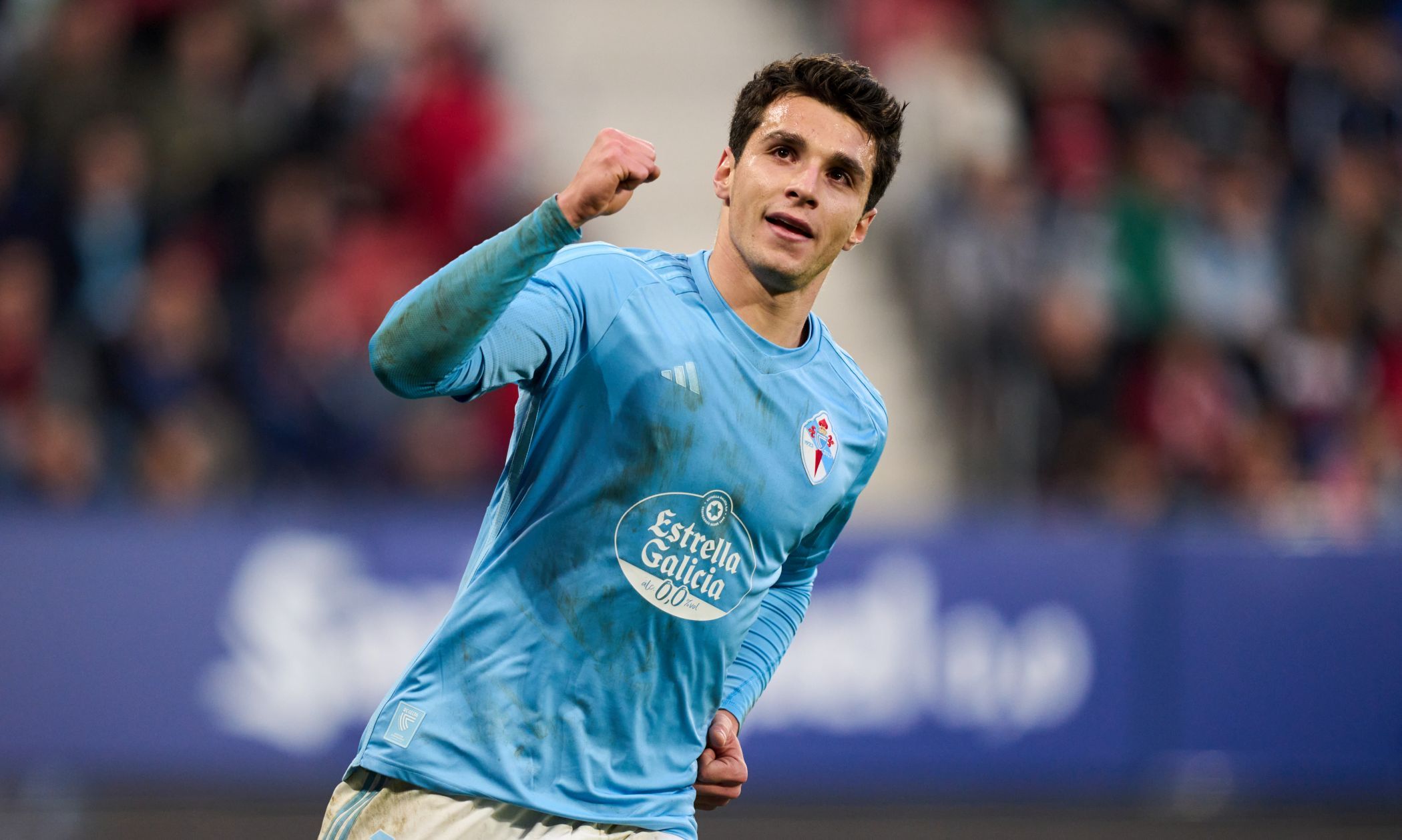 Chi è Douvikas, l'attaccante del Como che ha segnato il primo gol in ...