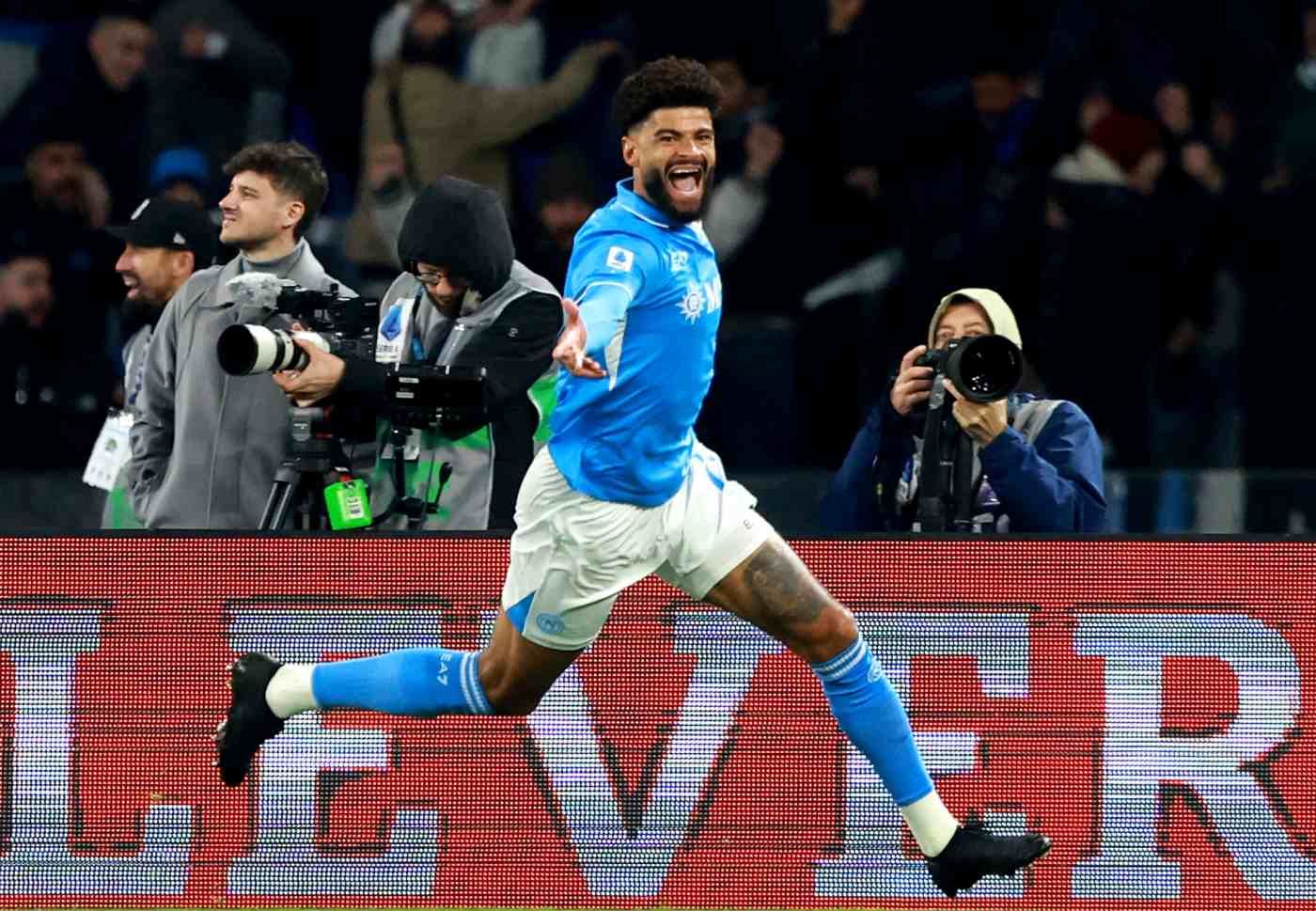 Il Napoli agguanta l'Inter nel finale: Dimarco e Billing in gol, parità ...