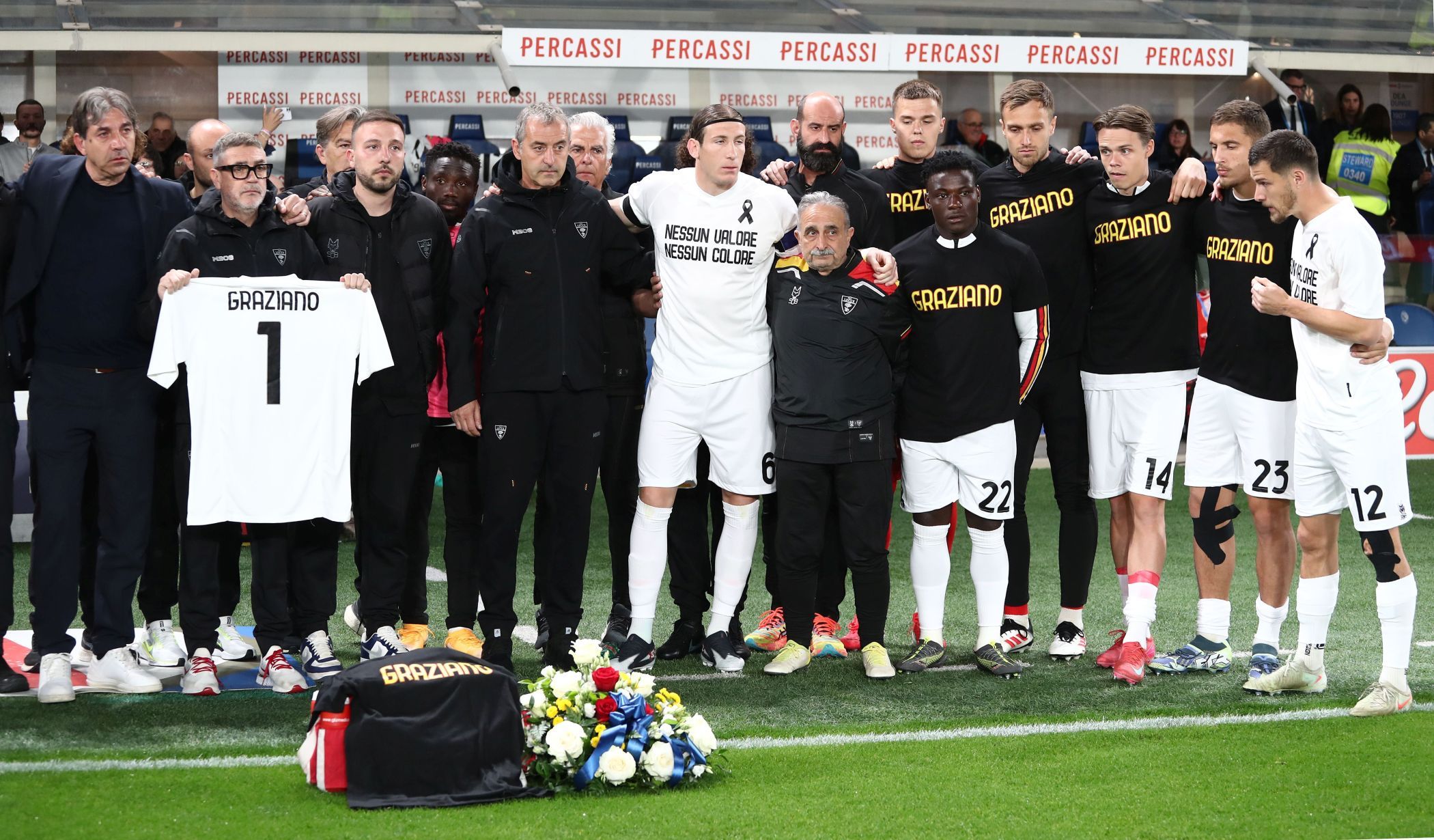 Atalanta-Lecce: striscioni, fiocco nero e tanta commozione. Il toccante ...