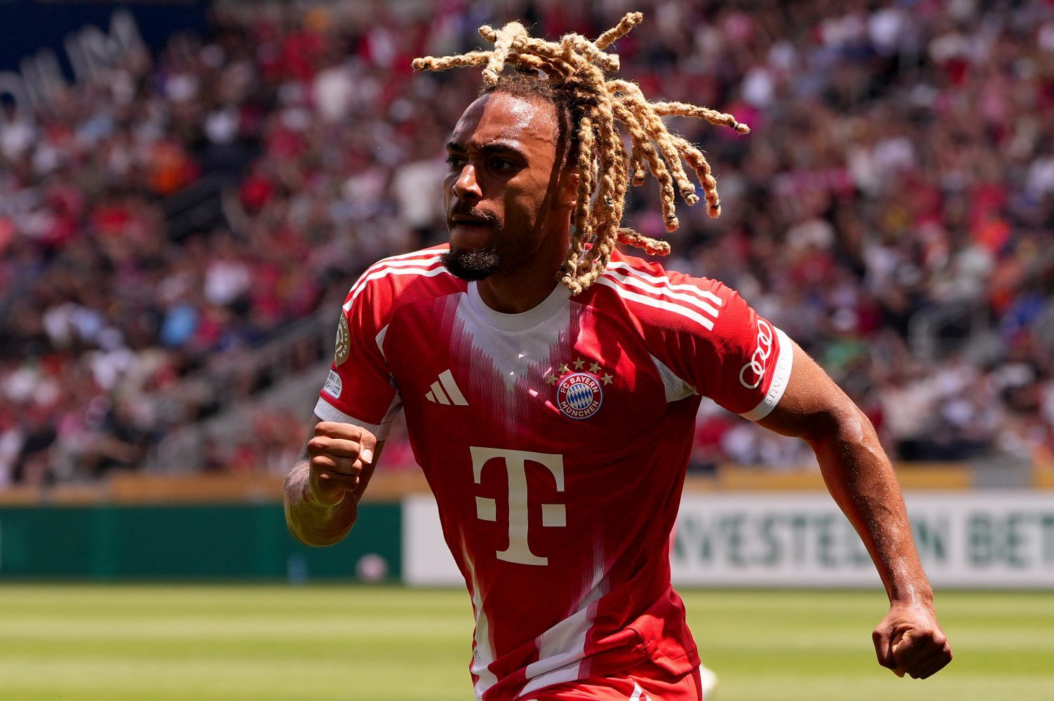 Chi è Sacha Boey, il giocatore del Bayern Monaco che ha segnato al ...