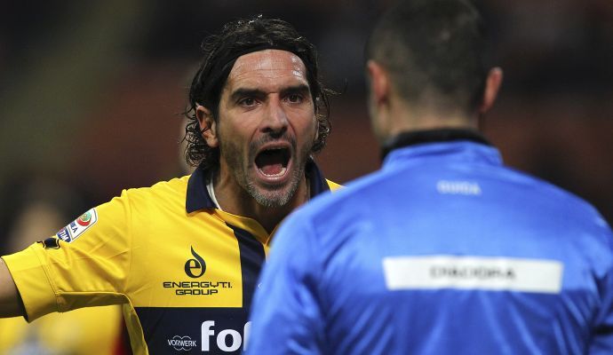 Alessandro Lucarelli: io capitano, resto qui. Storia di un leader ...