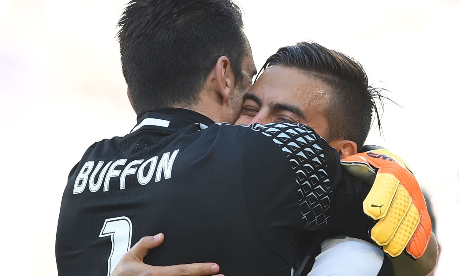 Dybala riaccoglie Buffon: 'Bentornato a casa!' | Calciomercato