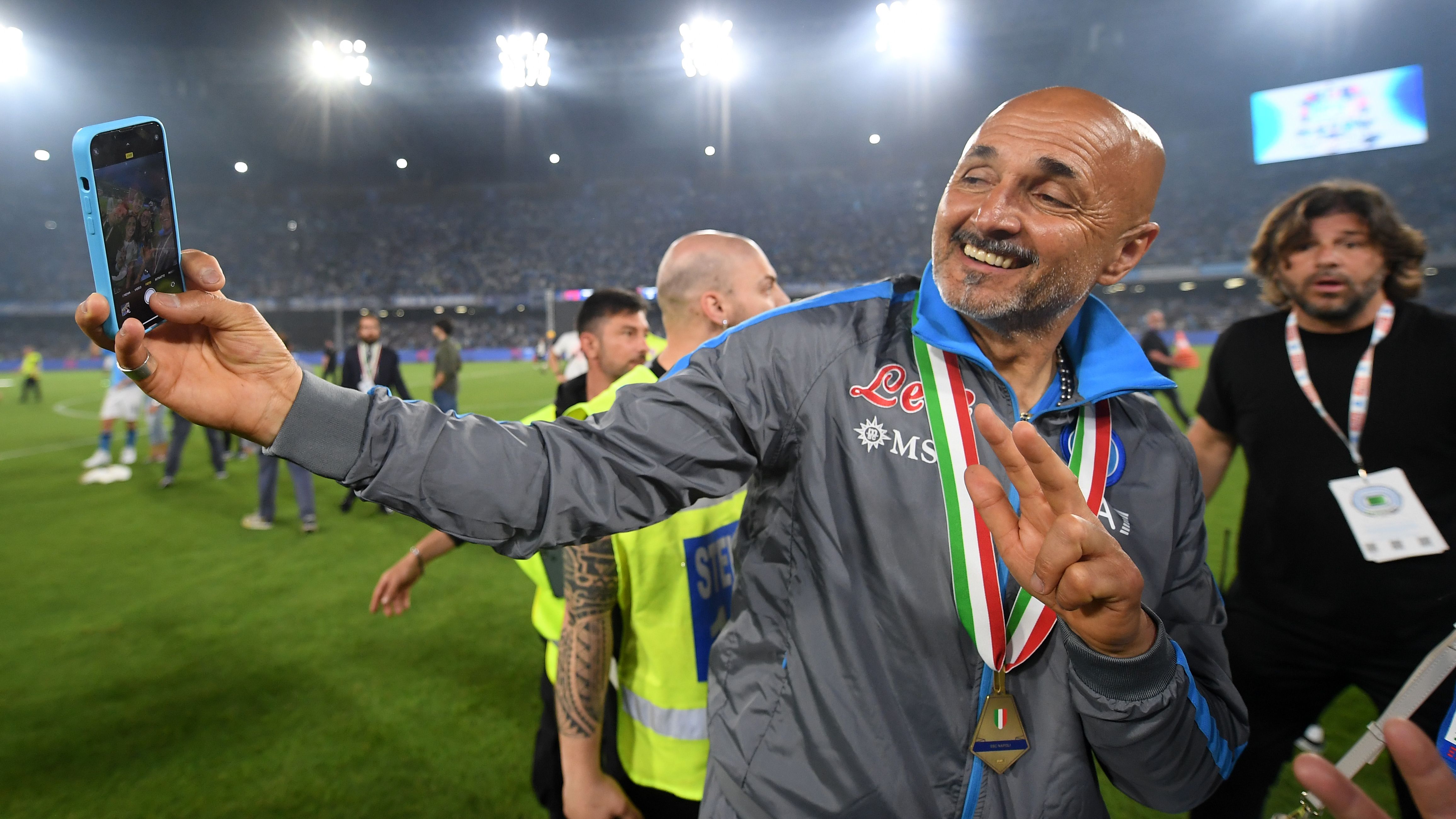 Spalletti alla Juventus, striscione dei tifosi del Napoli: "Uomini ...