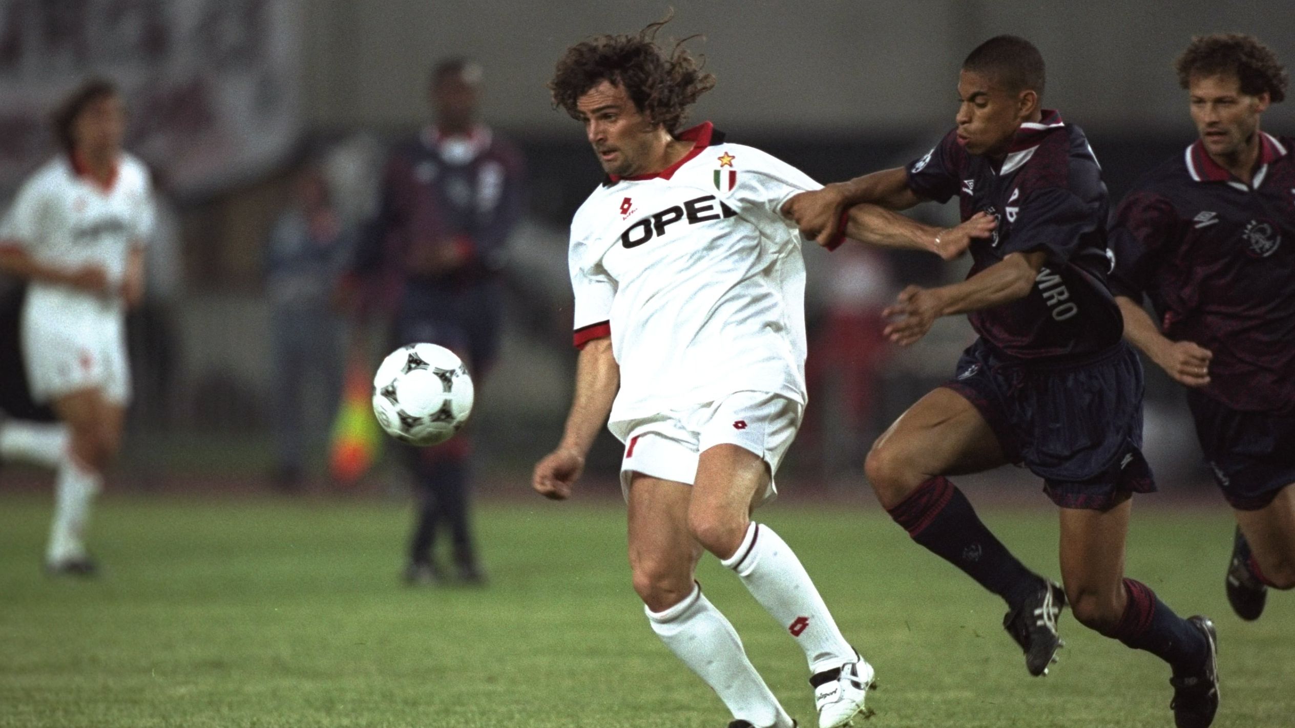 Marco Simone: "Al Milan nascosi le scarpe bianche a Capello, Baggio s ...