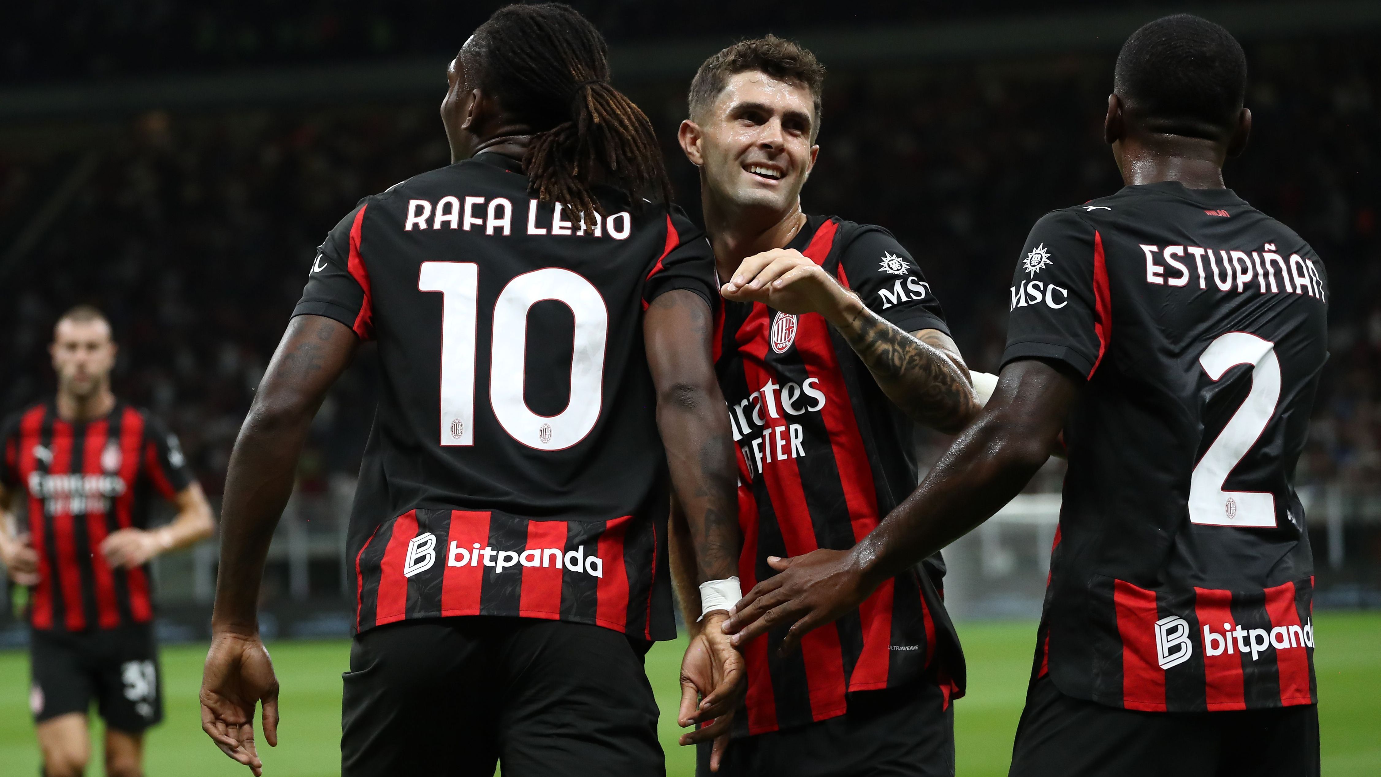 Milan avanti in Coppa Italia: 2-0 al Bari con Leao (che si fa male) e ...