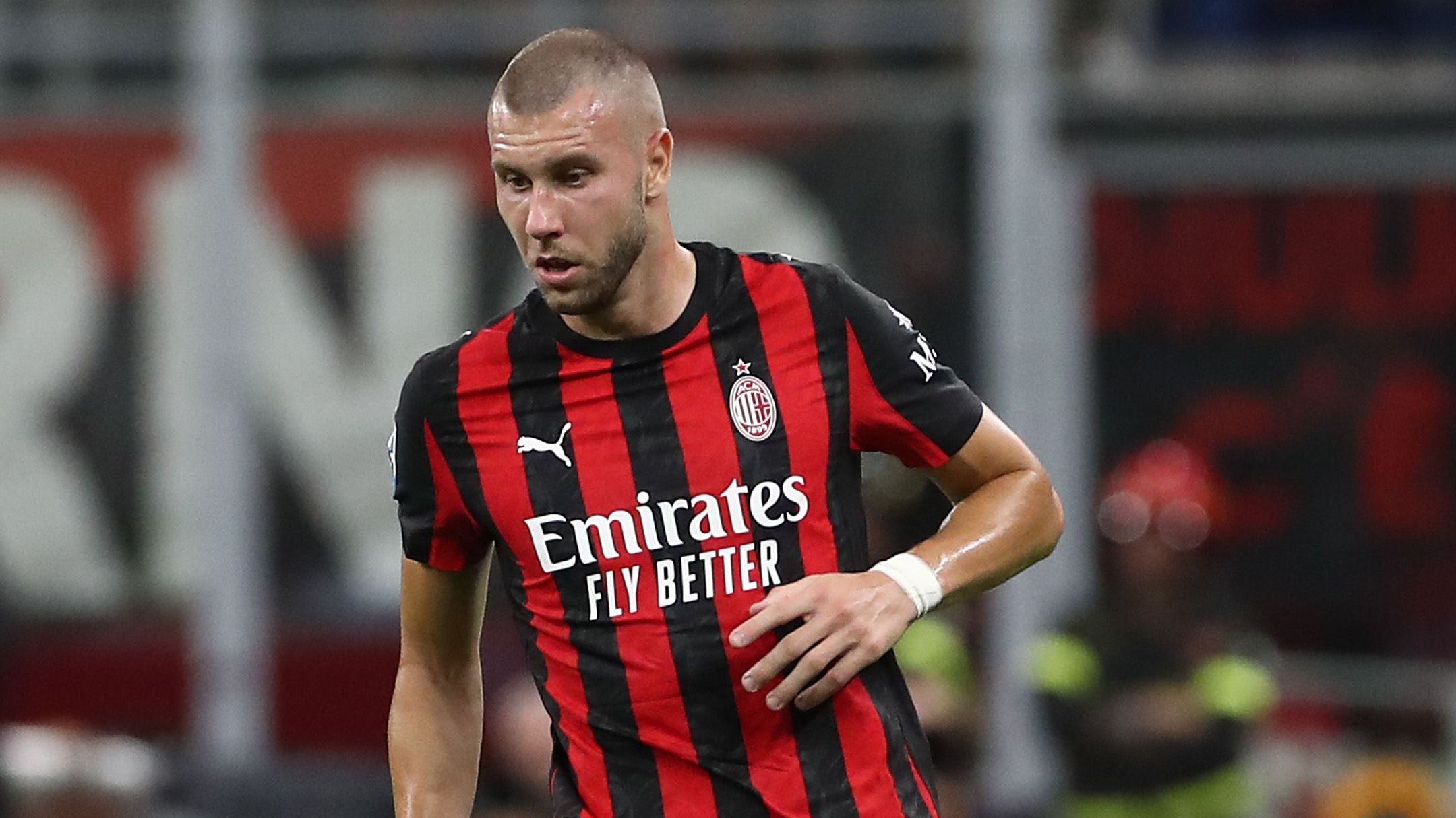 Milan, infortunio per Pavlovic: fuori all'intervallo per problema al ...