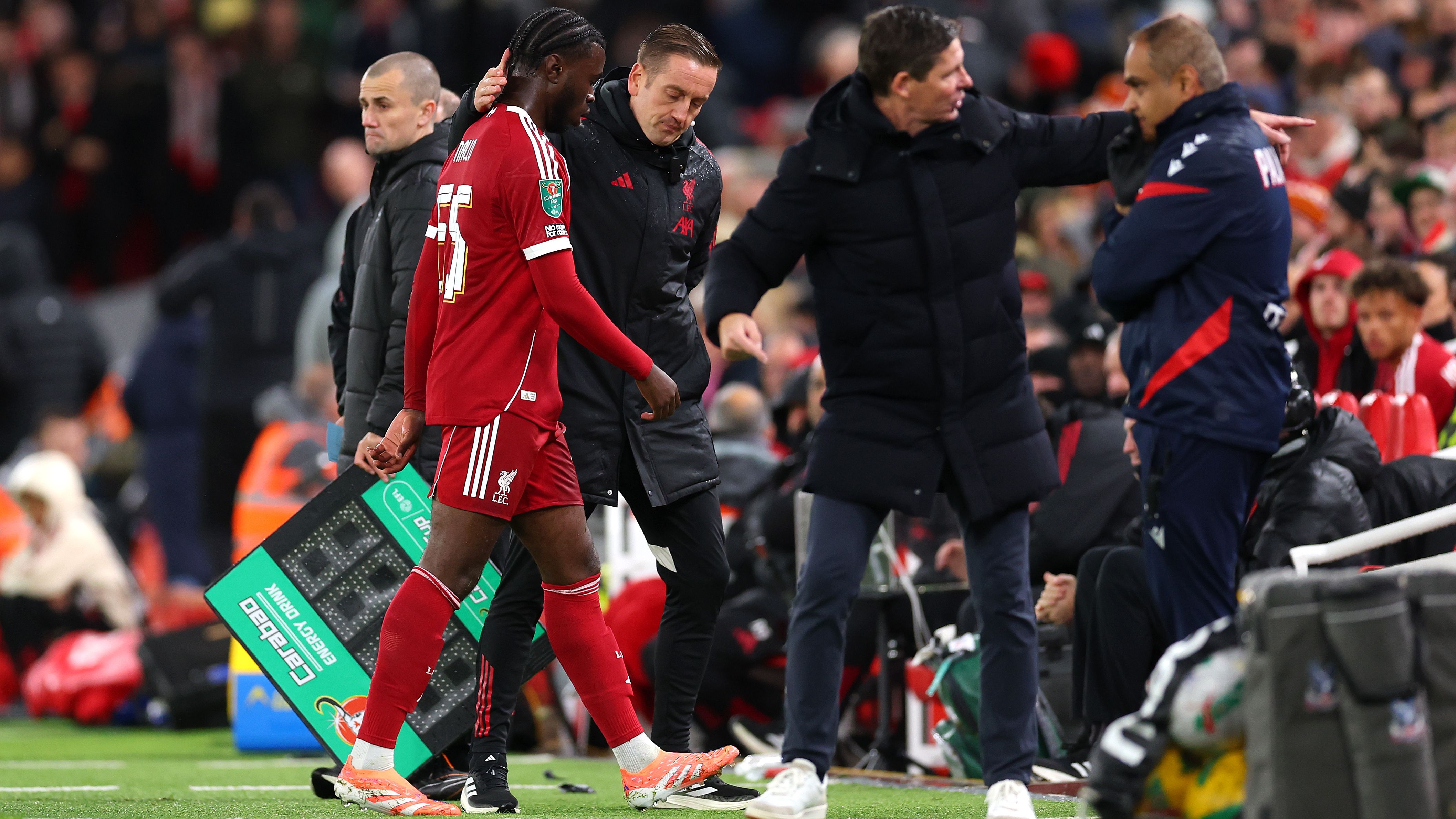 Rosso all'esordio... e anche alla partita dopo: Liverpool, lo strano e ...