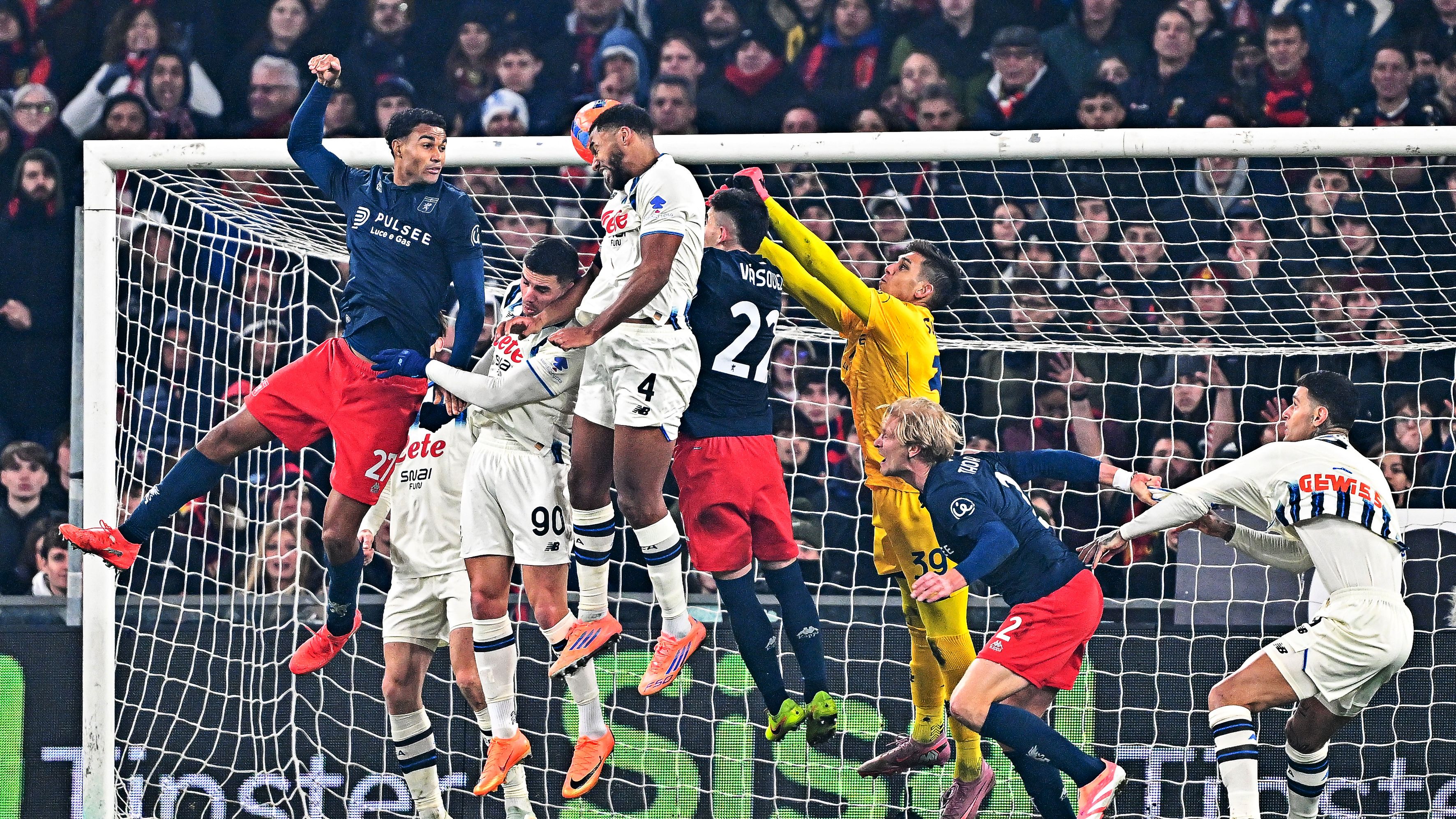 All'ultimo secondo, ci pensa Hien: l'Atalanta vince 1-0, ko un Genoa ...