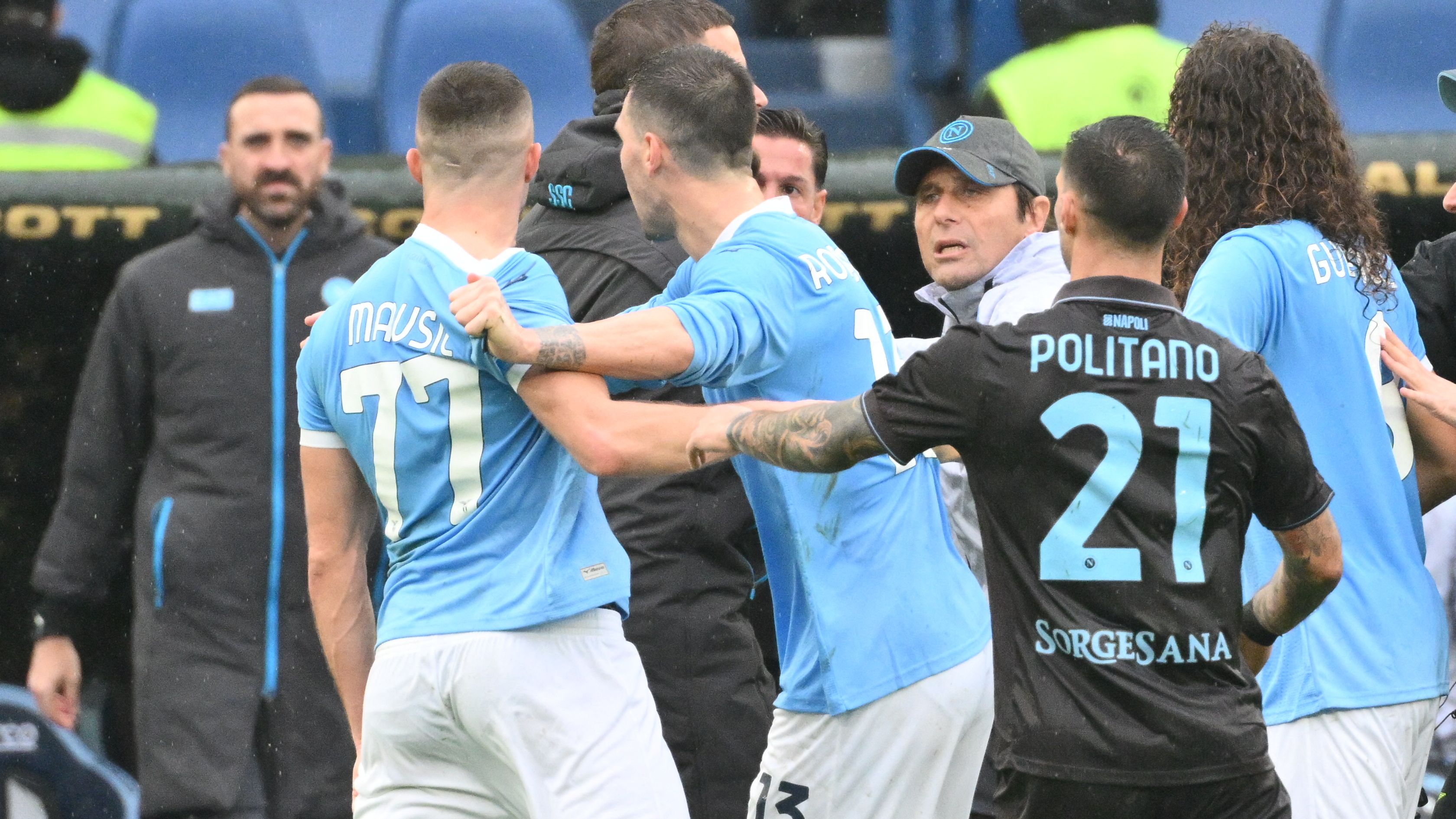 Lazio-Napoli, la moviola: rissa in campo, espulsi Mazzocchi e Marusic ...