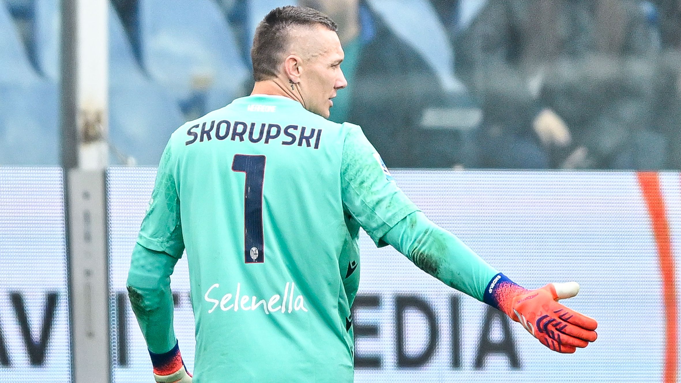 Serie A, Giudice Sportivo: multa al Genoa per la bottiglietta addosso a ...